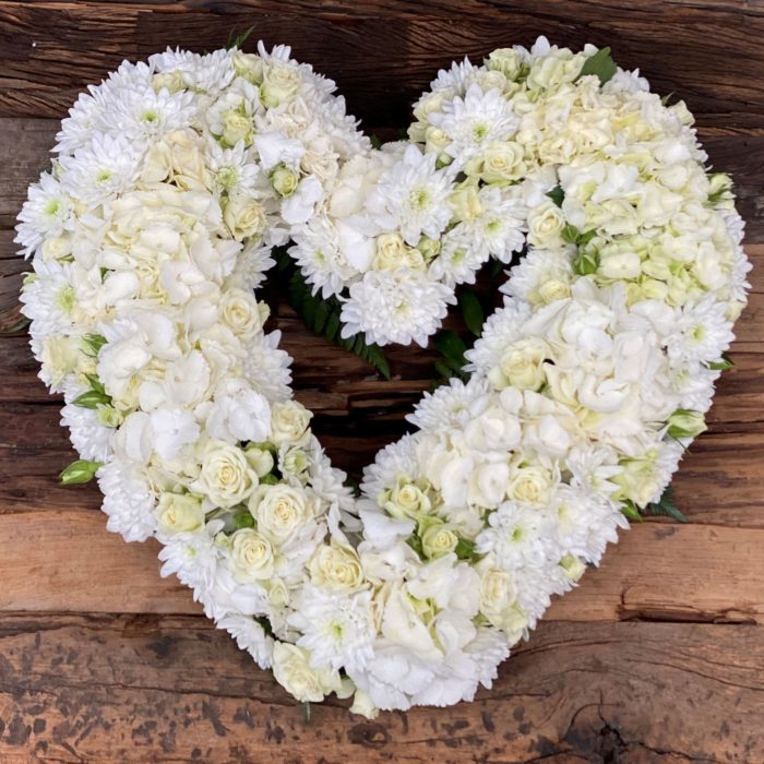 Åpent hjerte hvitt og grønt - Blomster Oasen