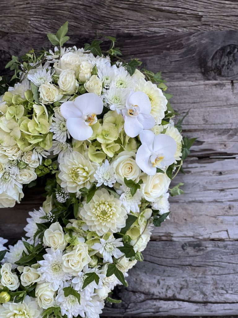 Åpent hjerte hvitt og grønt - Blomster Oasen