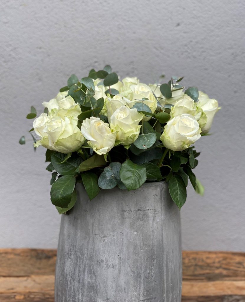 Hvite roser - Blomster Oasen